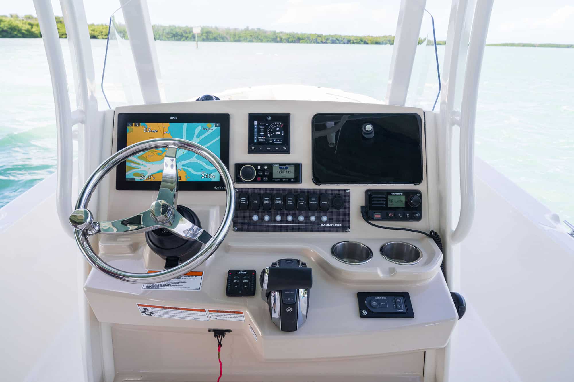 Boston Whaler 250 Dauntless Boat Review
