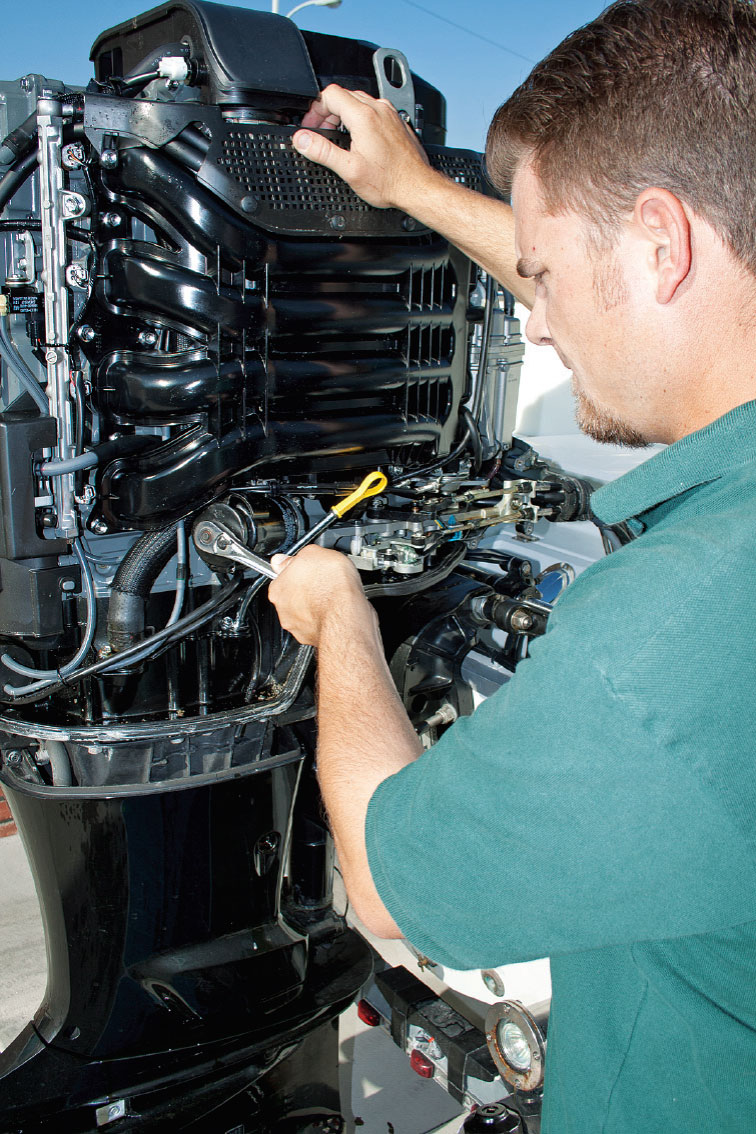 How to Choose Oil for Your Boat's Outboard Engine | Sport Fishing Mag
