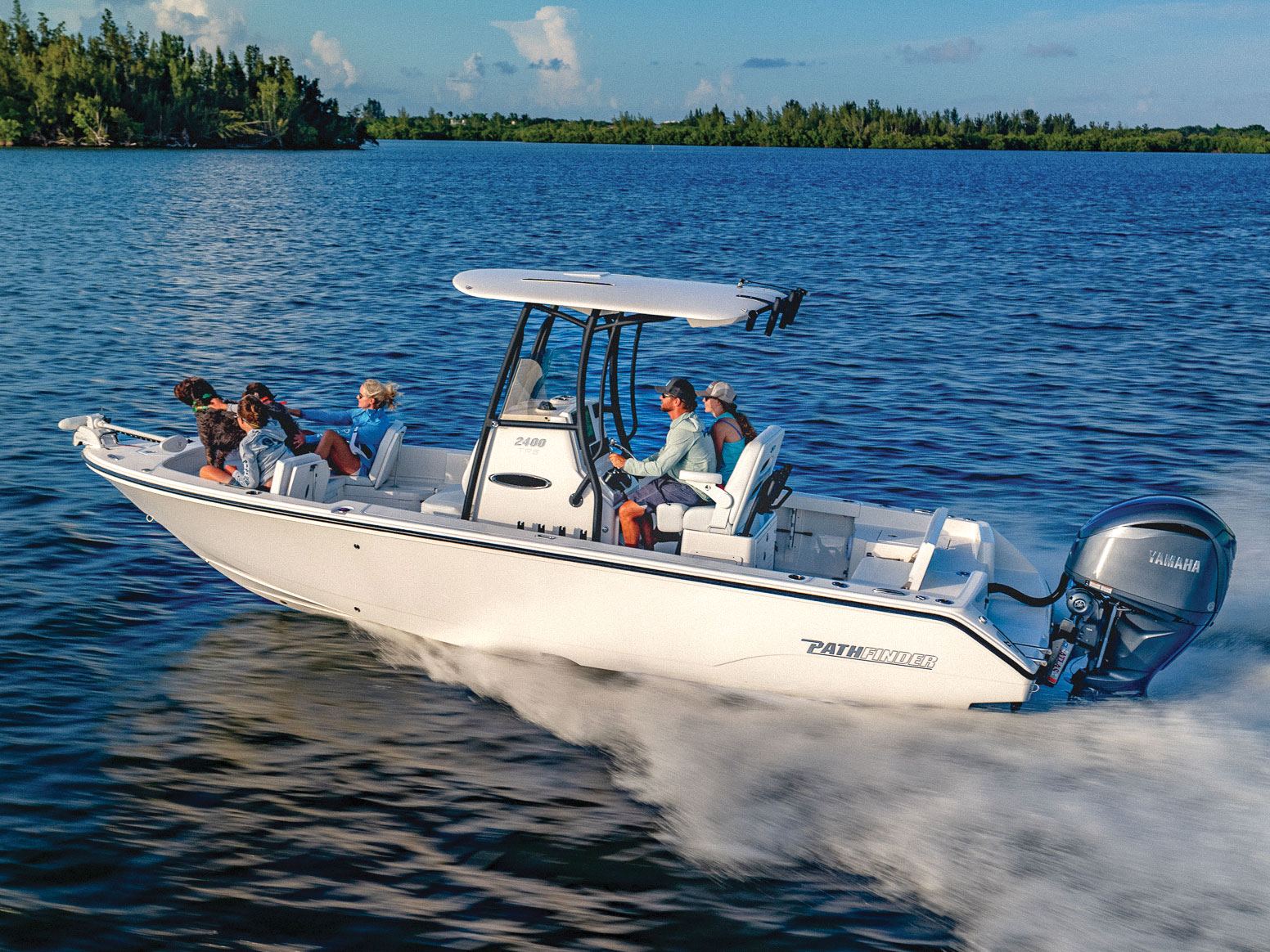Pathfinder 2400 TRS: 2025 Boat Buyers Guide