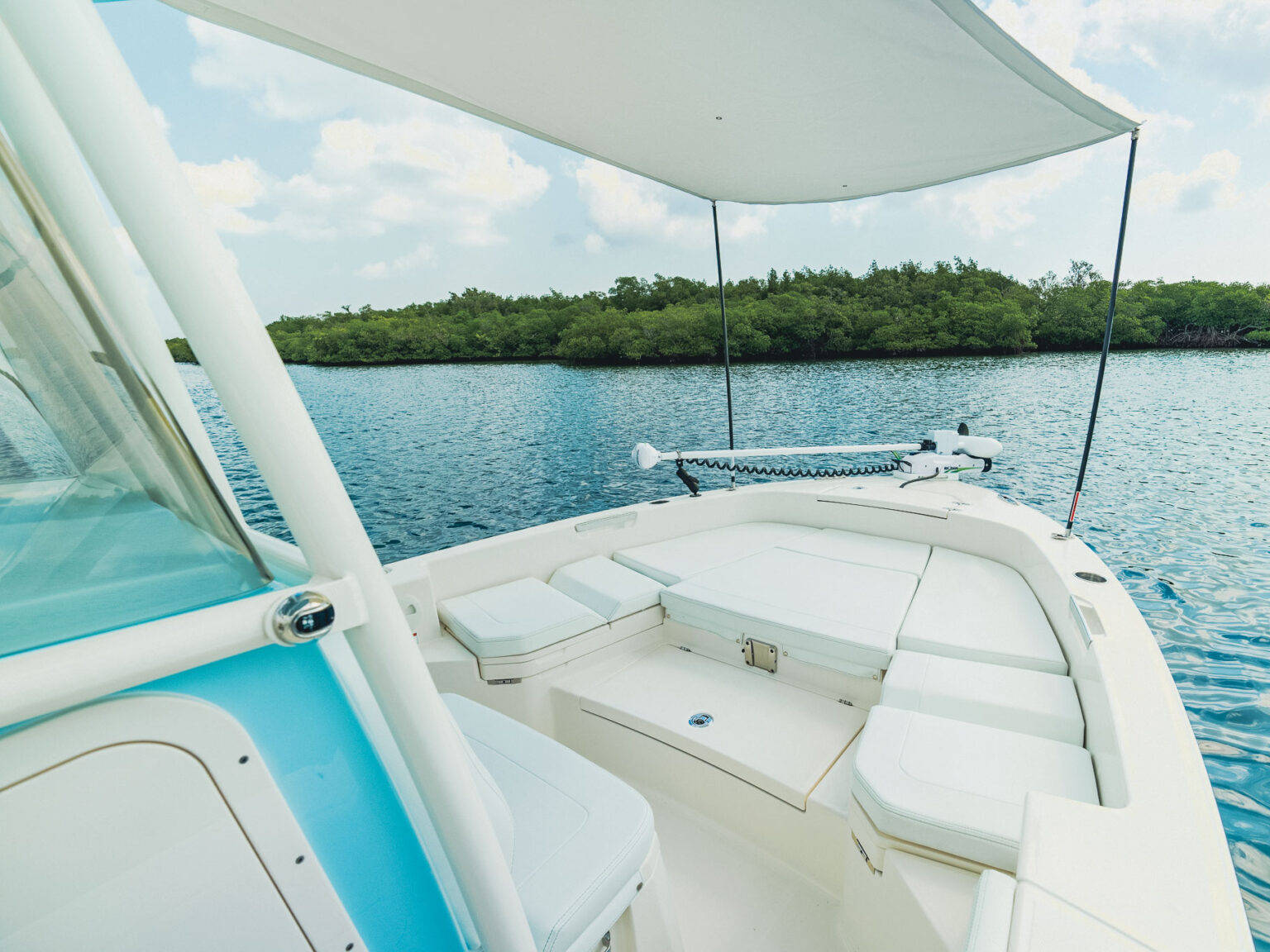 Pathfinder 2400 TRS: 2025 Boat Buyers Guide