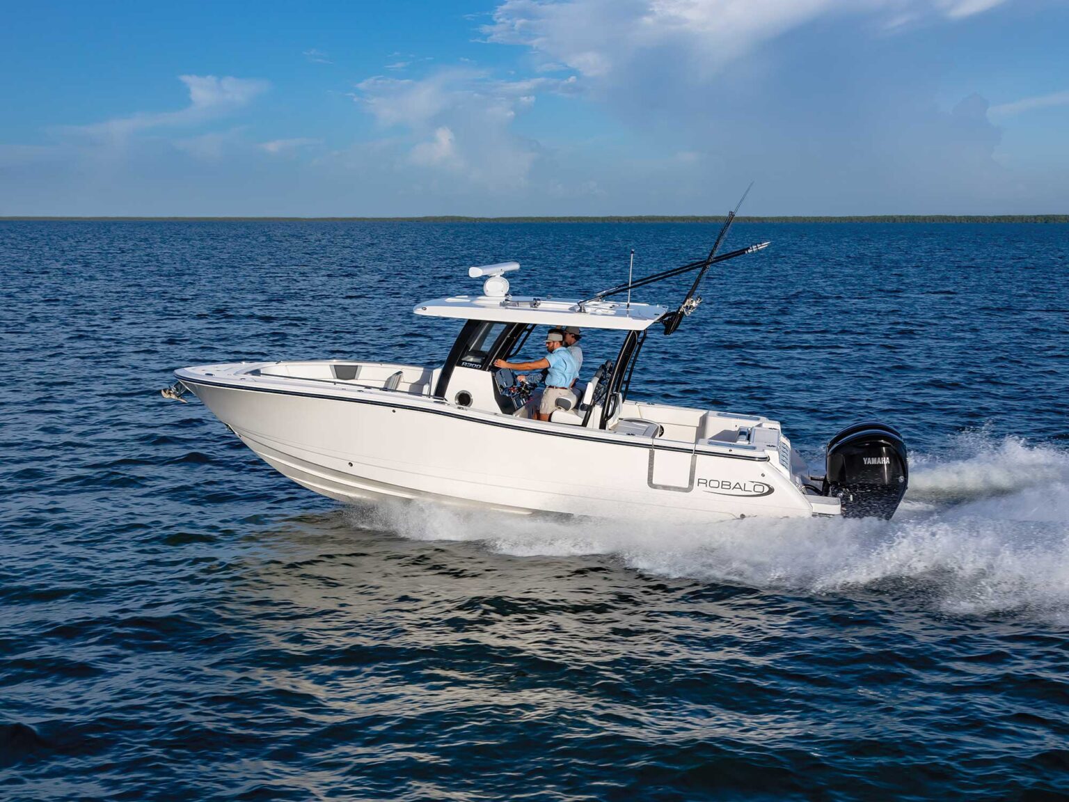 Robalo R300: 2025 Boat Buyers Guide